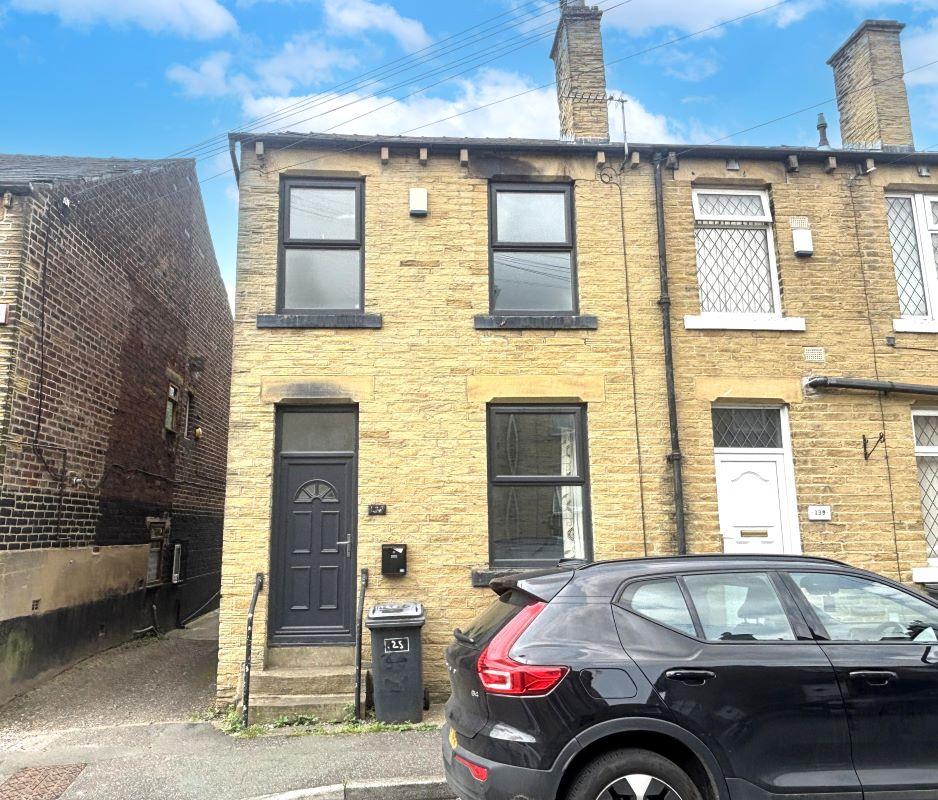 137 South Parade, Cleckheaton, BD19 3AD 2 bed end of terrace house - £ ...