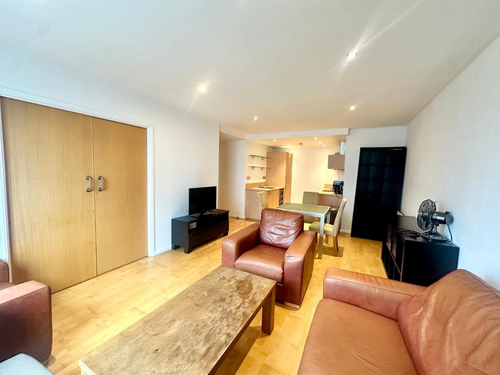 One Fletcher Gate, Adams Walk... 2 bed apartment - £1,150 pcm (£265 pw)