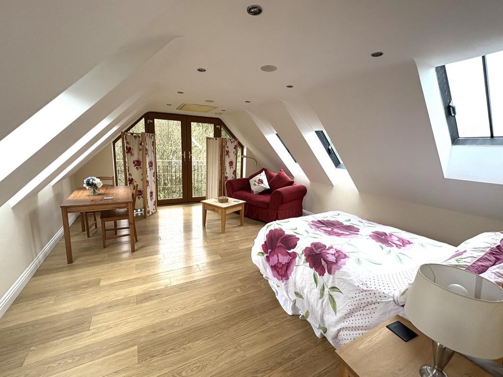 Fromeside Manor, Frome Glen, Bristol... 1 bed house - £1,200 pcm (£277 pw)