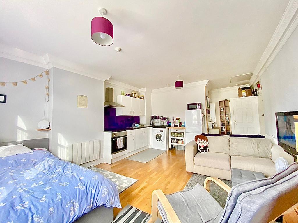 Farncombe Road, Worthing, BN11 Studio for sale - £140,000