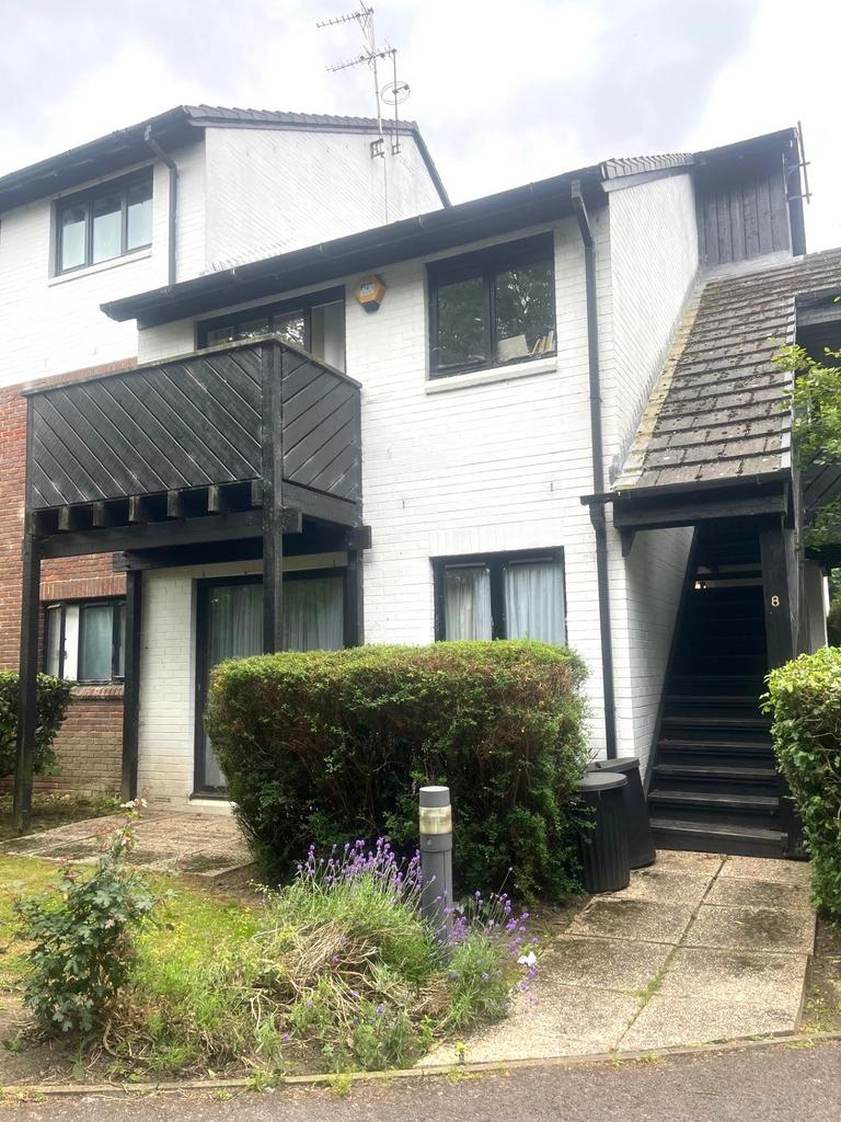 Hayes UB4 2 bed flat to rent - £1,750 pcm (£404 pw)