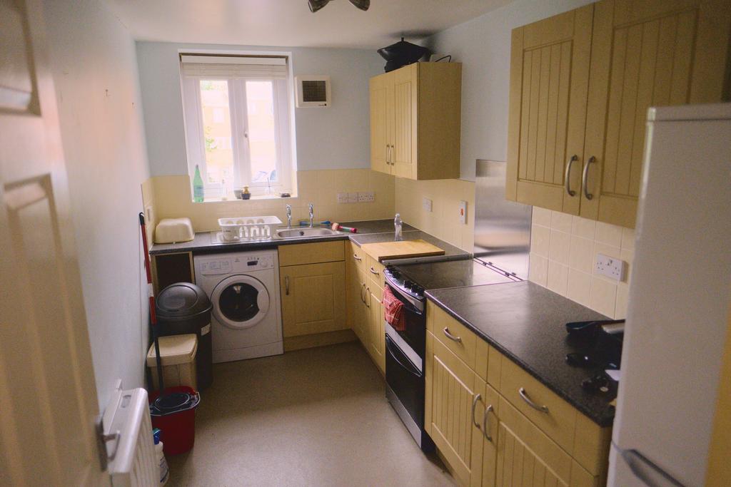 Copplestone Drive, Exeter EX4 1 bed flat - £150,000