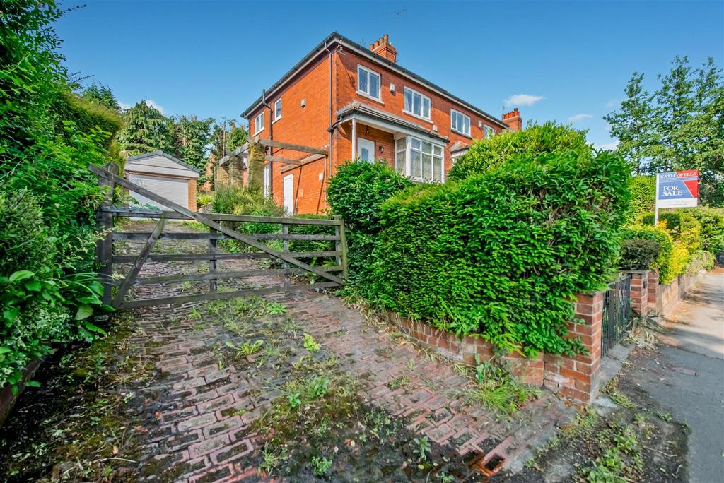Ring Road, Farnley, Leeds 3 bed semi-detached house for sale - £250,000