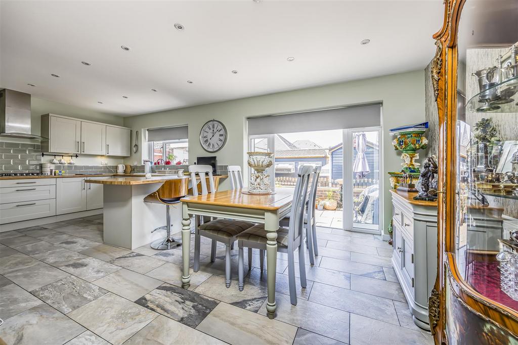 Seafield Road, Fareham PO16 2 bed semi-detached bungalow for sale - £380,000
