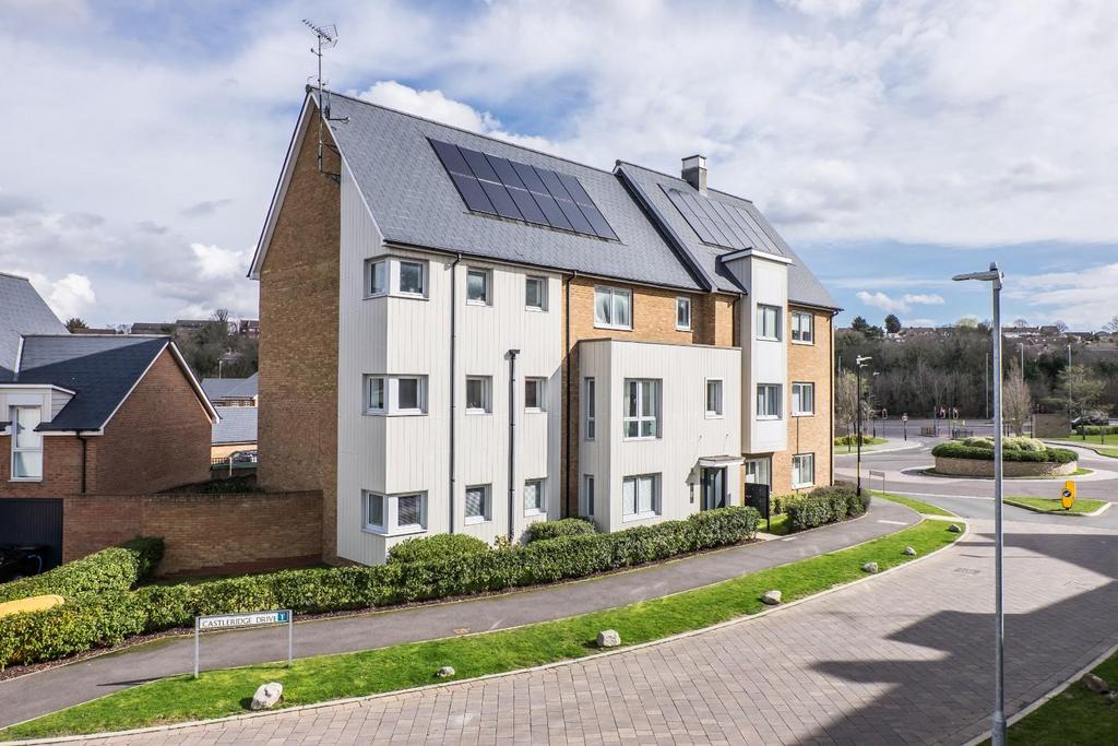 St Clements Lakes, Greenhithe 2 bed flat - £260,000