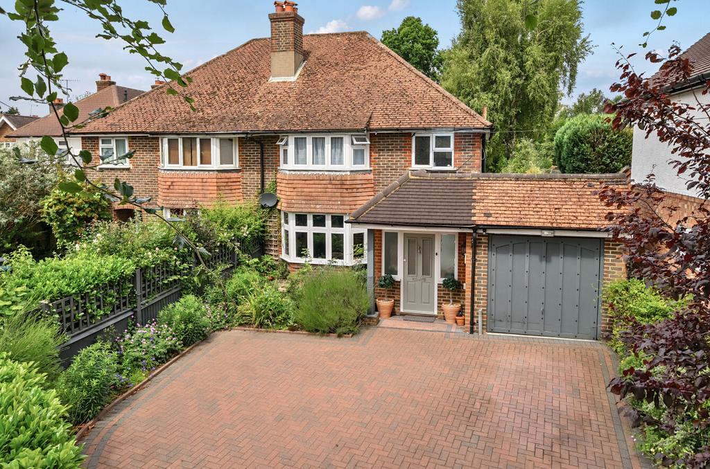 Park Road, Surrey GU7 3 bed semi-detached house - £950,000