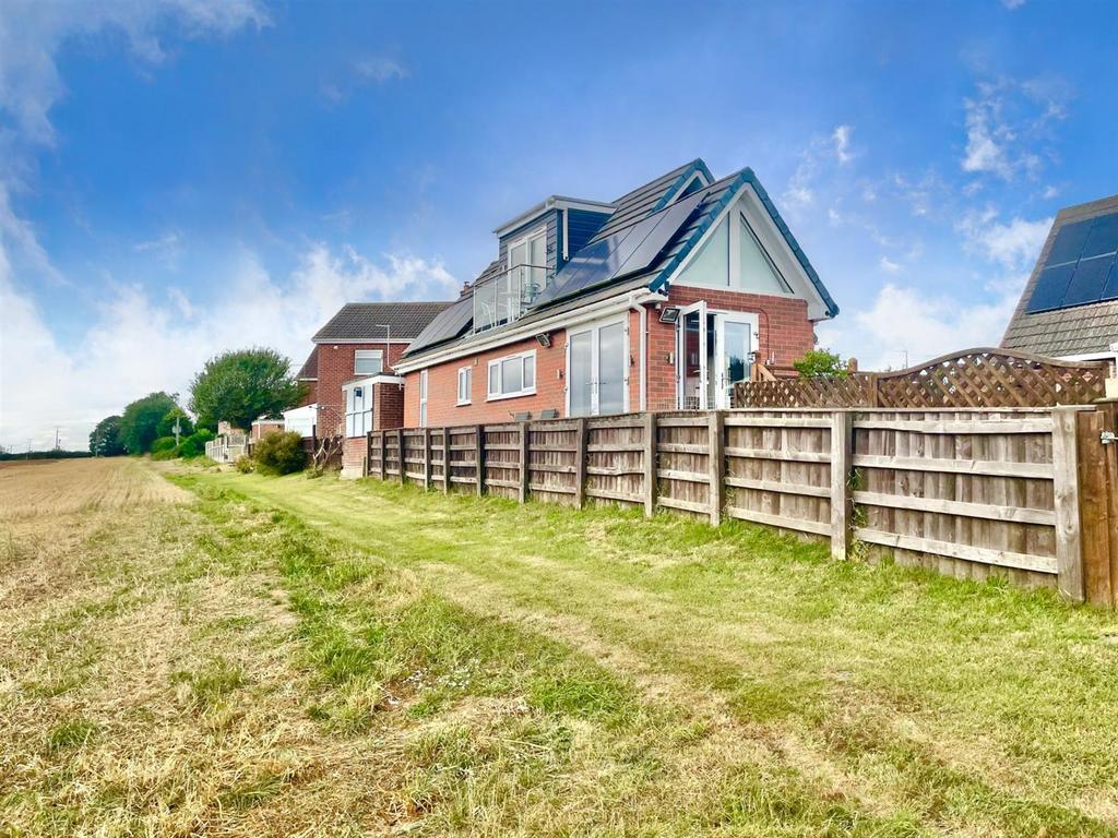 Ash Grove, Aldbrough, Hull 2 bed detached house - £189,950