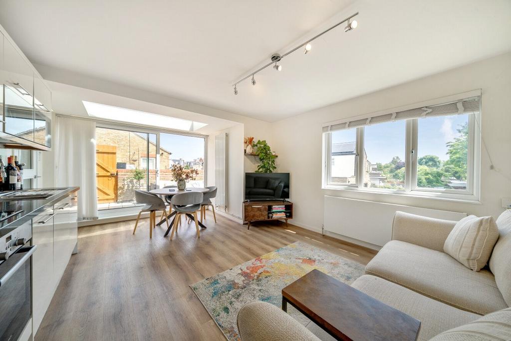 Stevenage Road, London, SW6 2 bed flat for sale - £550,000