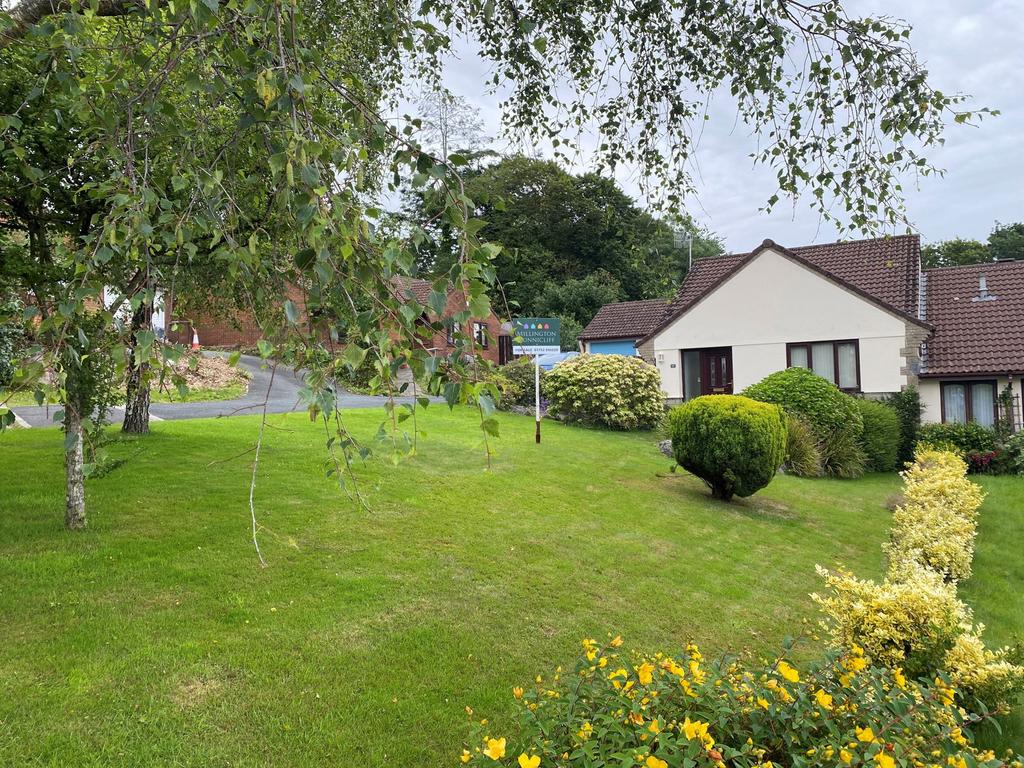 New Meadow, Ivybridge PL21 2 bed semi-detached bungalow - £275,000