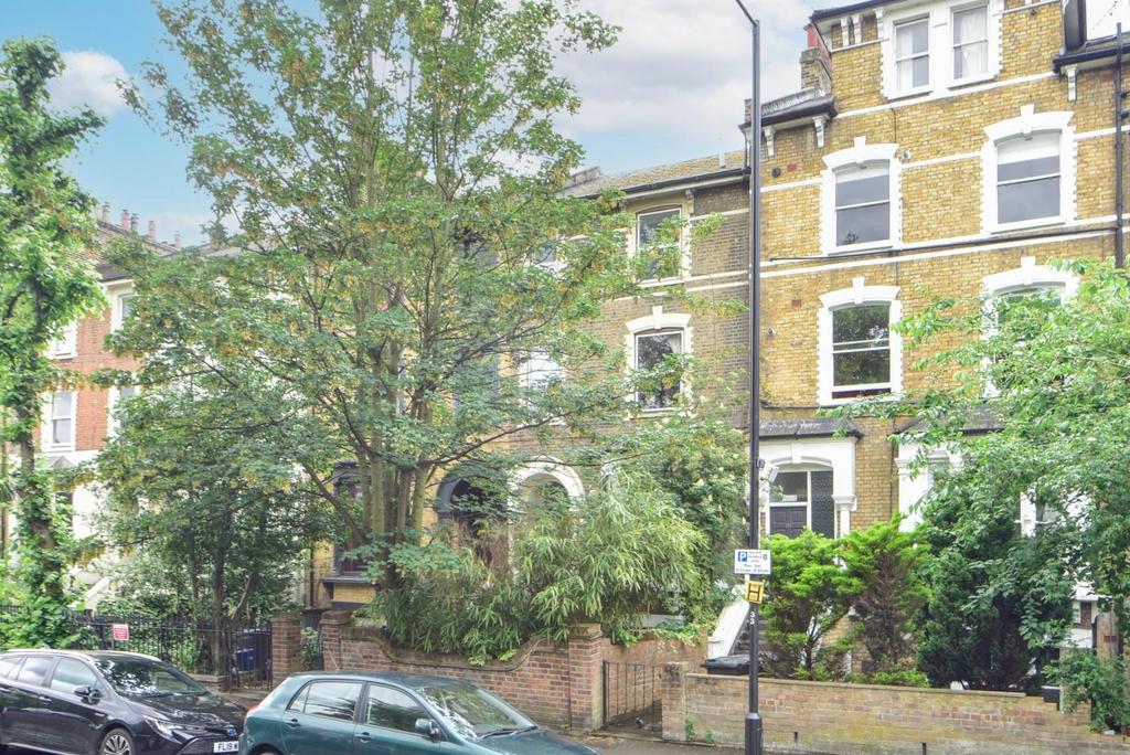 Amhurst Road, London, E8 4 bed flat for sale - £1,000,000