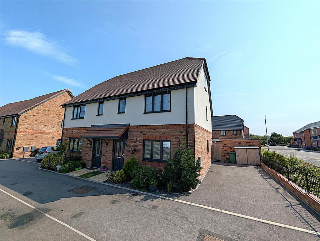 London Road, Corby NN17 3 bed semi-detached house - £325,000