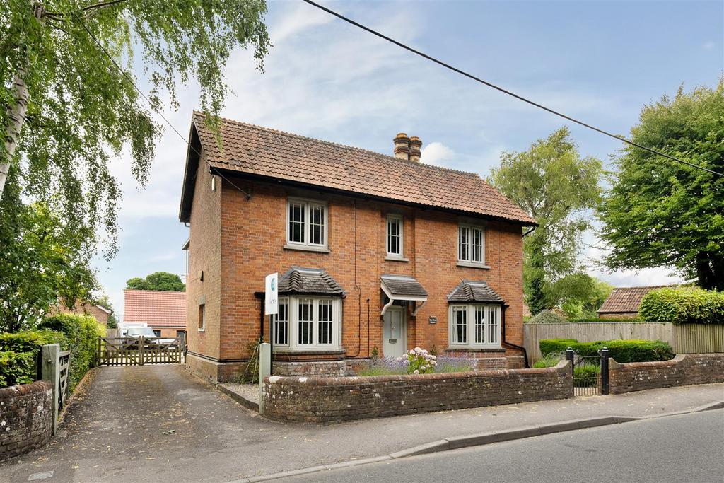 High Street, Worton 3 bed detached house for sale - £695,000