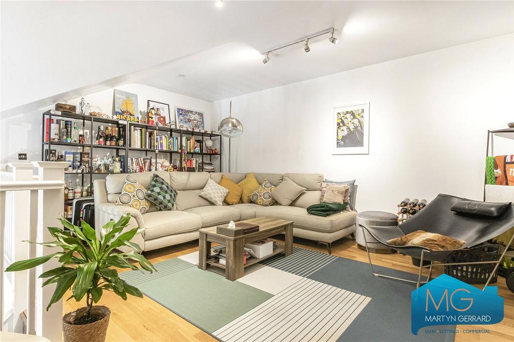 Royal Drive, London, N11 2 bed apartment - £550,000