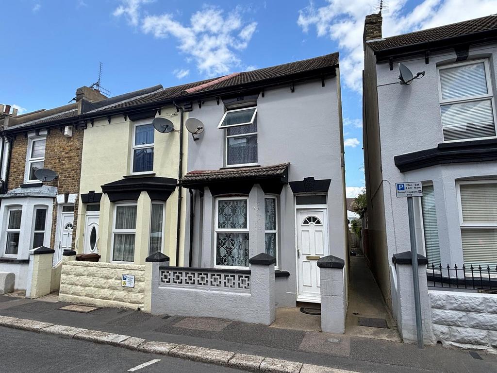 Gordon Road, Gillingham, ME7 2 bed end of terrace house for sale - £220,000