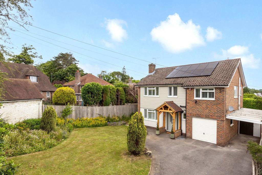 Oathall Avenue, Haywards Heath RH16 4 bed detached house - £900,000