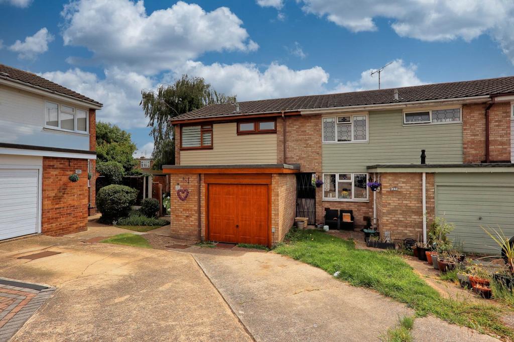 Grangeway, Thundersley 3 bed end of terrace house - £375,000