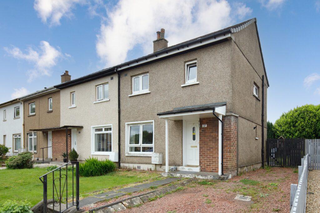 Netherplace Crescent, Newton Mearns 2 bed end of terrace house - £159,000