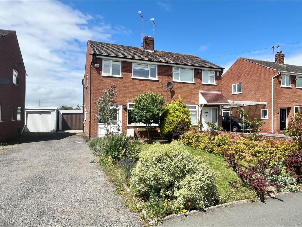Finchett Drive, Chester, CH1 2 bed semi-detached house - £215,000