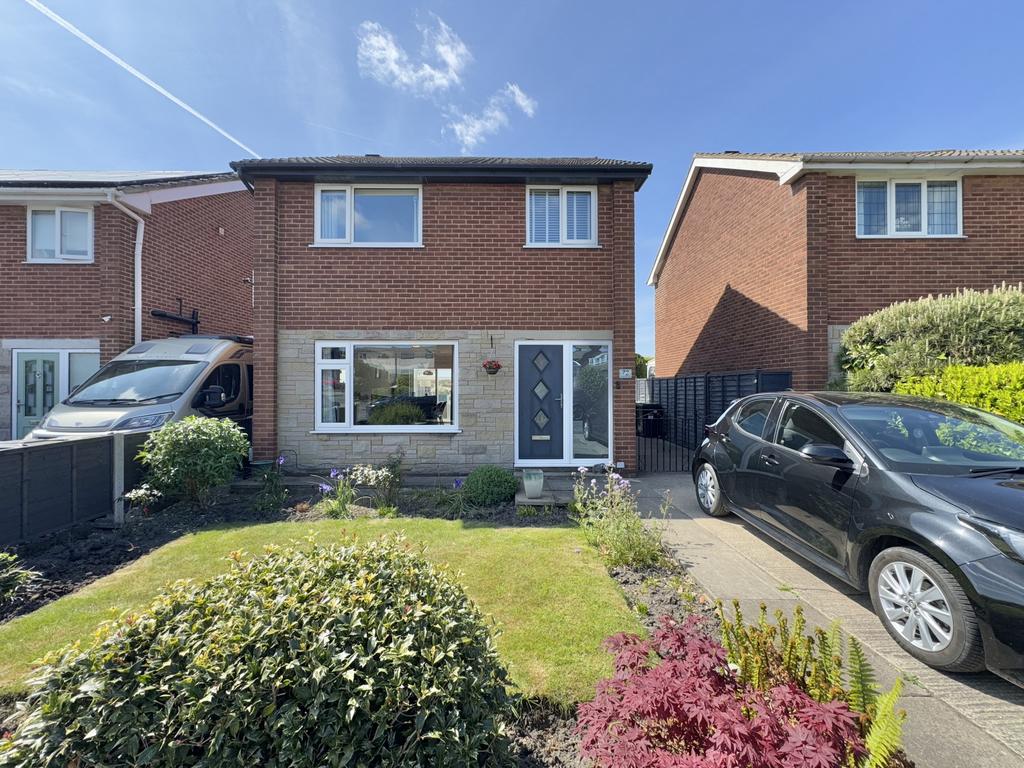 Lyndon Avenue, Garforth 3 bed detached house for sale - £320,000