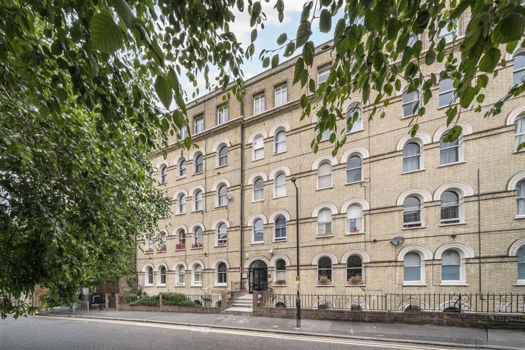 Bath Terrace, London SE1 3 bed flat for sale - £545,000