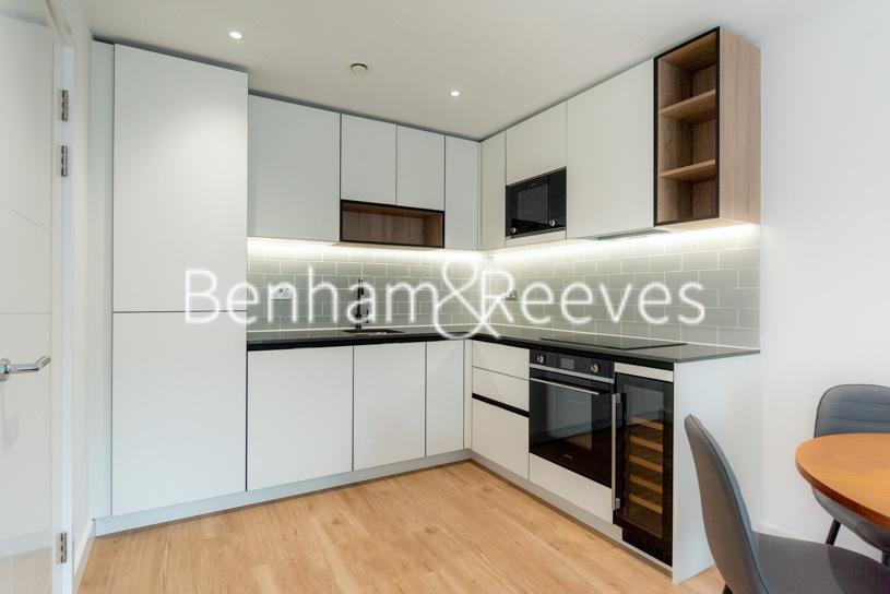 Fairbank House, Beaufort Square NW9 1 bed apartment - £1,800 pcm (£415 pw)