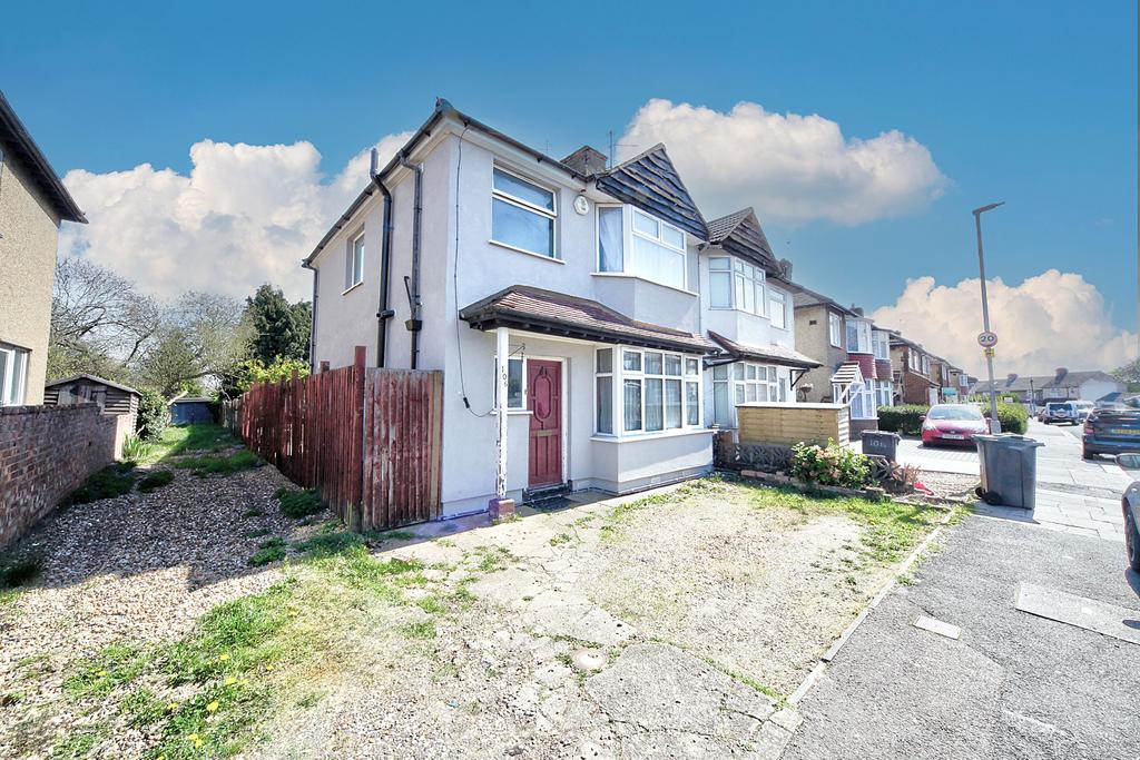 Richmond Hill, Luton 3 bed semi-detached house for sale - £365,000