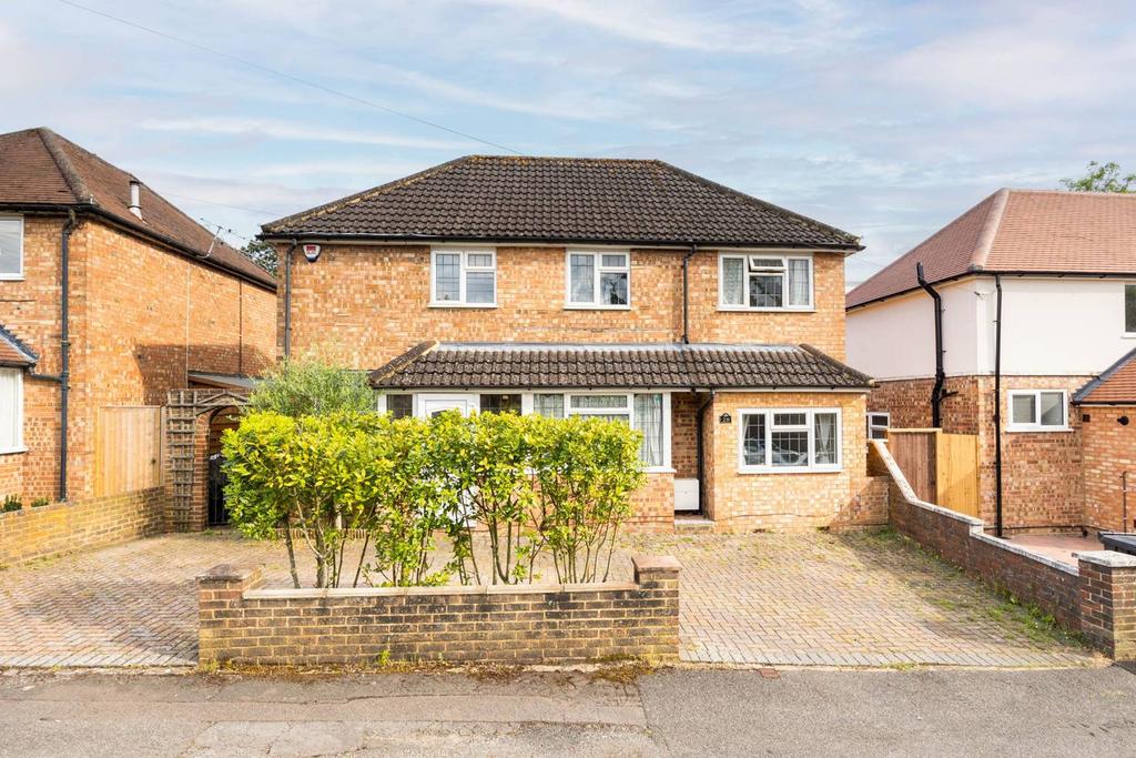 Ardmore Avenue, Guildford, GU2 4 bed detached house for sale - £525,000