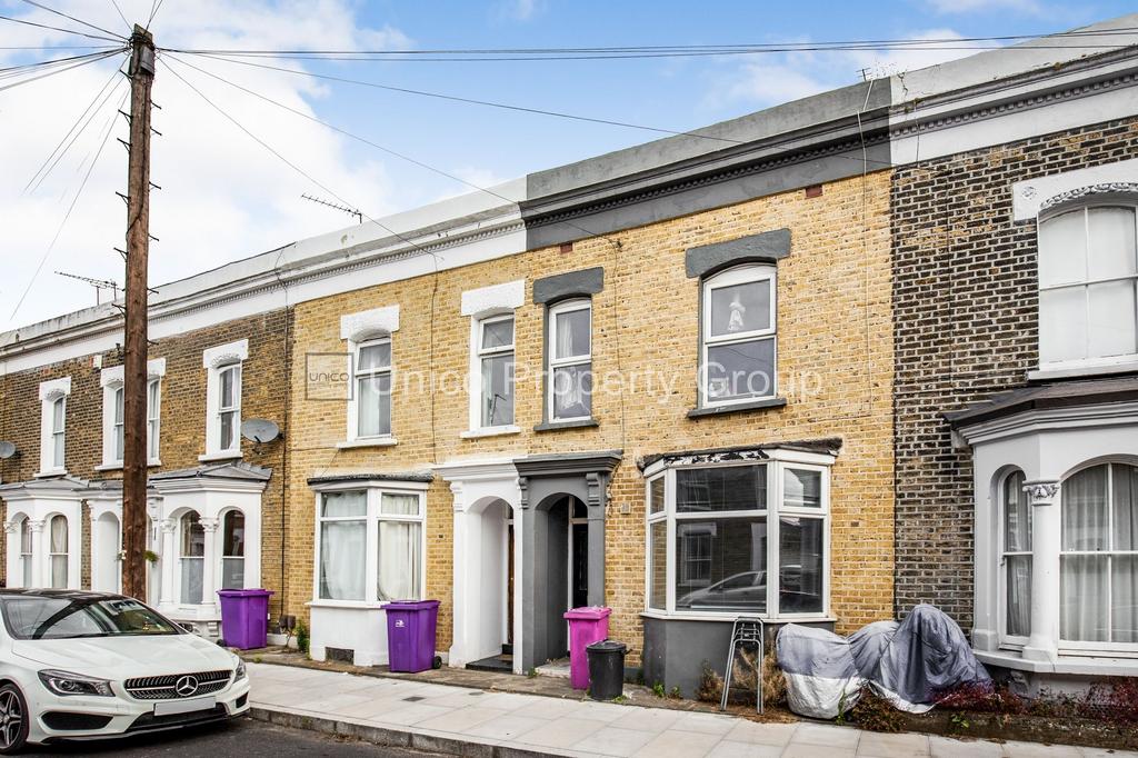 London E3 4 bed terraced house - £3,600 pcm (£831 pw)