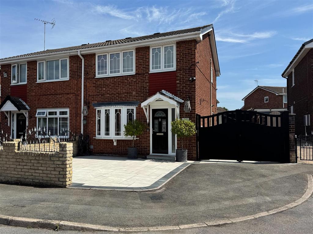 Avon Way, Worksop S81 3 bed semi-detached house - £220,000