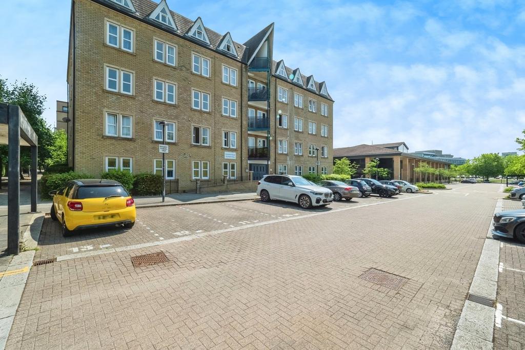 North Row, Milton Keynes MK9 3 bed apartment for sale - £305,000