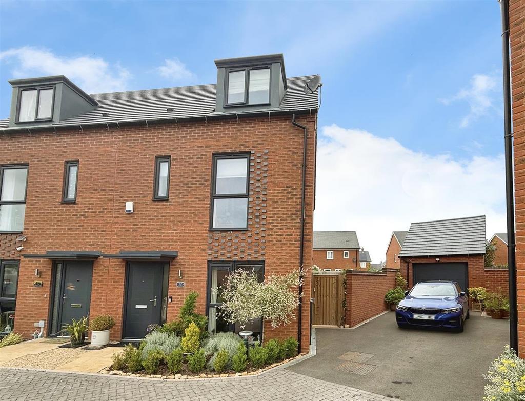 Larch Road, Meon Vale... 4 bed semi-detached house for sale - £400,000