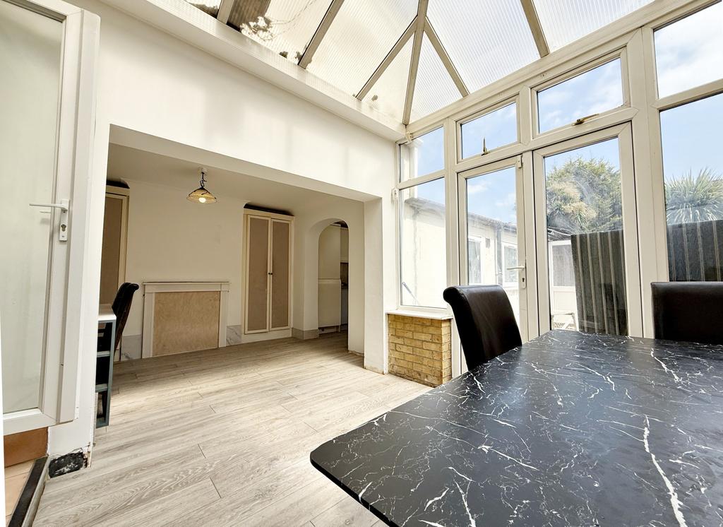 Wellington Road South, Hounslow, TW4 4 bed terraced house - £2,750 pcm ...