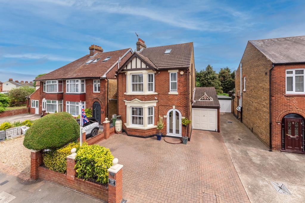 Chalkwell Road, Sittingbourne ME10 4 bed detached house for sale - £475,000