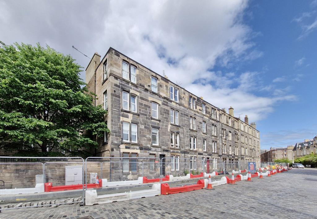 7/4 Henderson Street, Leith... 1 bed flat - £170,000
