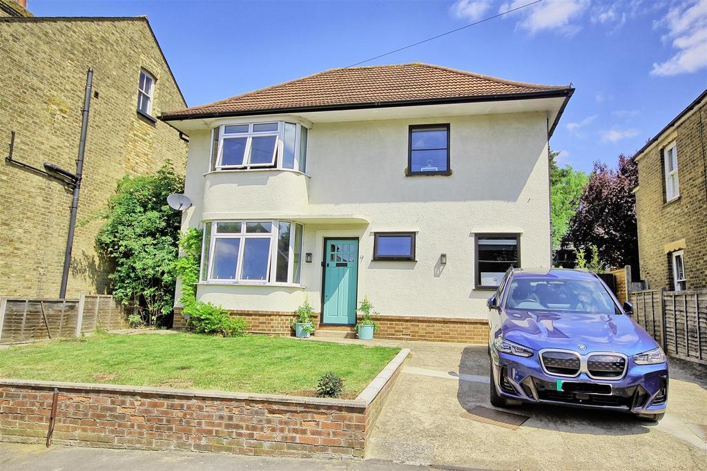 Cromwell Road, Ware SG12 4 bed detached house - £795,000