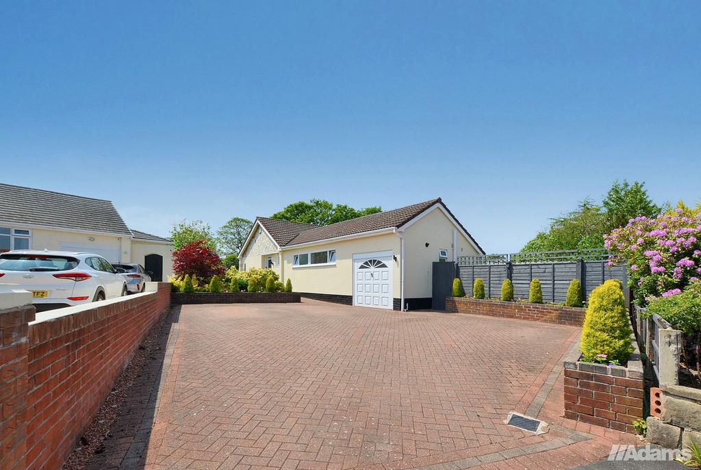 Penrhyn Crescent, Higher Runcorn 3 bed detached bungalow - £400,000
