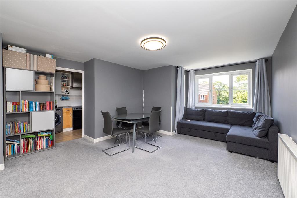 Mullards Close, Mitcham 2 bed flat - £270,000