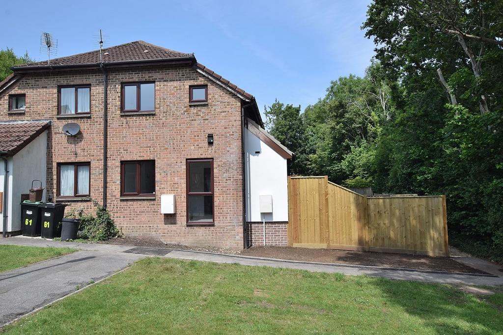 Pennywell Gardens, New Milton... 1 bed terraced house - £900 pcm (£208 pw)