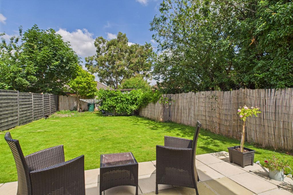 Icknield Way, Thetford, IP24 3 bed end of terrace house to rent - £ ...