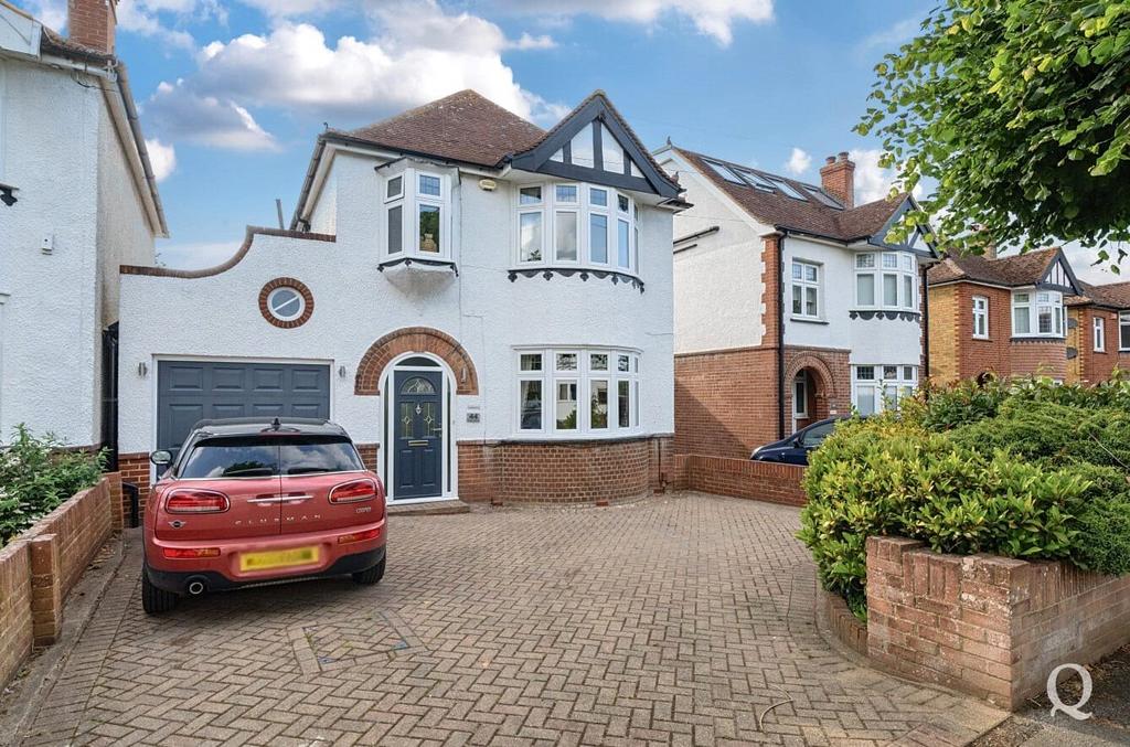 Park Drive, Sittingbourne, Kent, ME10 4 bed detached house - £675,000
