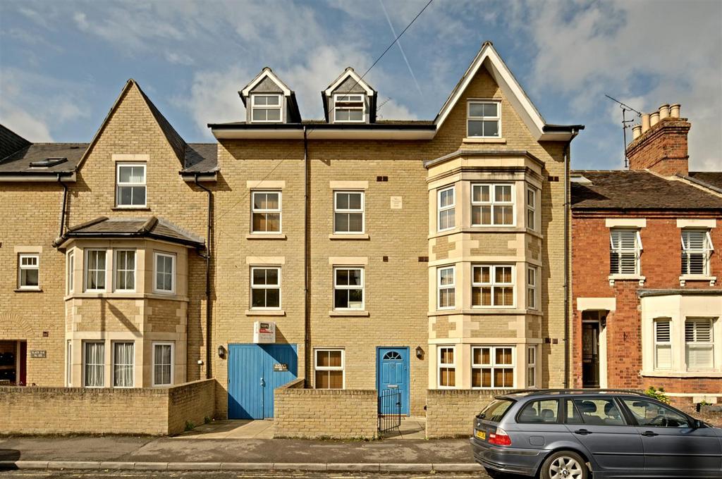Marlborough Road, Grandpont,Oxford 1 bed flat - £1,600 pcm (£369 pw)