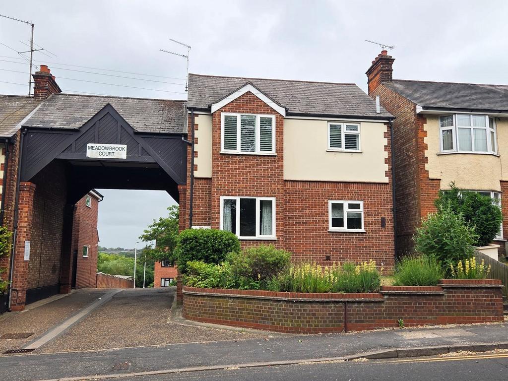 Brook Street, Colchester, Essex, CO1 2 bed apartment for sale - £150,000