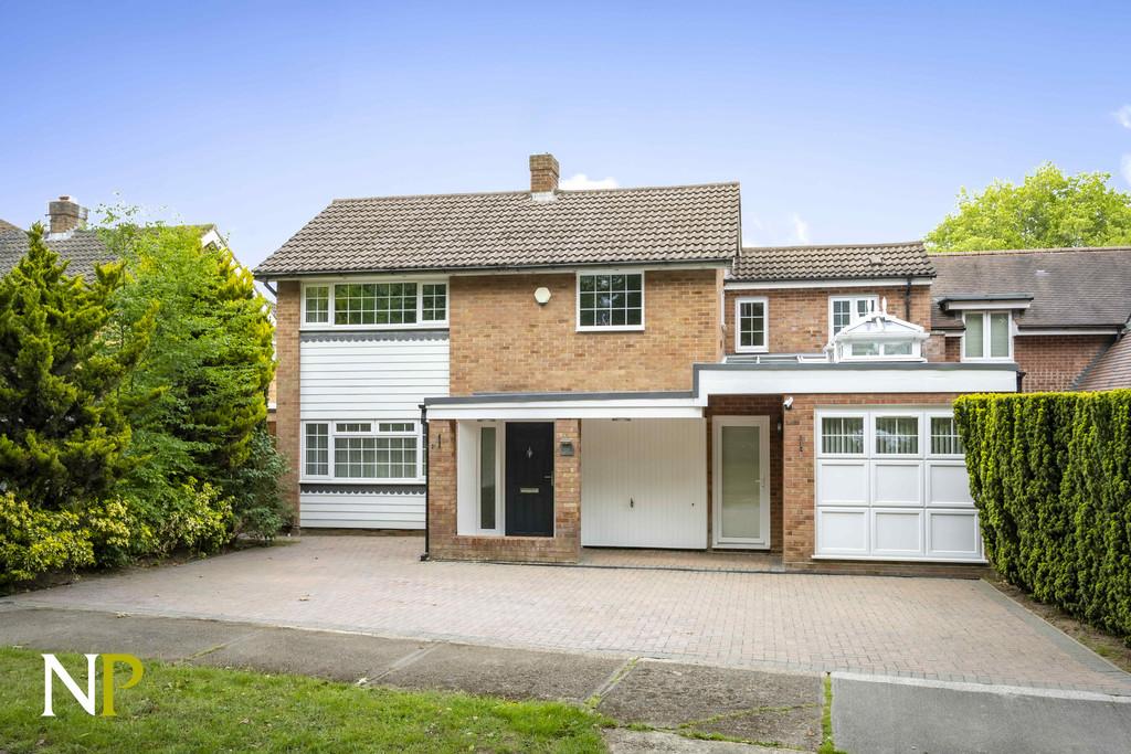 Lexden Road, Colchester CO3 5 bed detached house - £2,500 pcm (£577 pw)