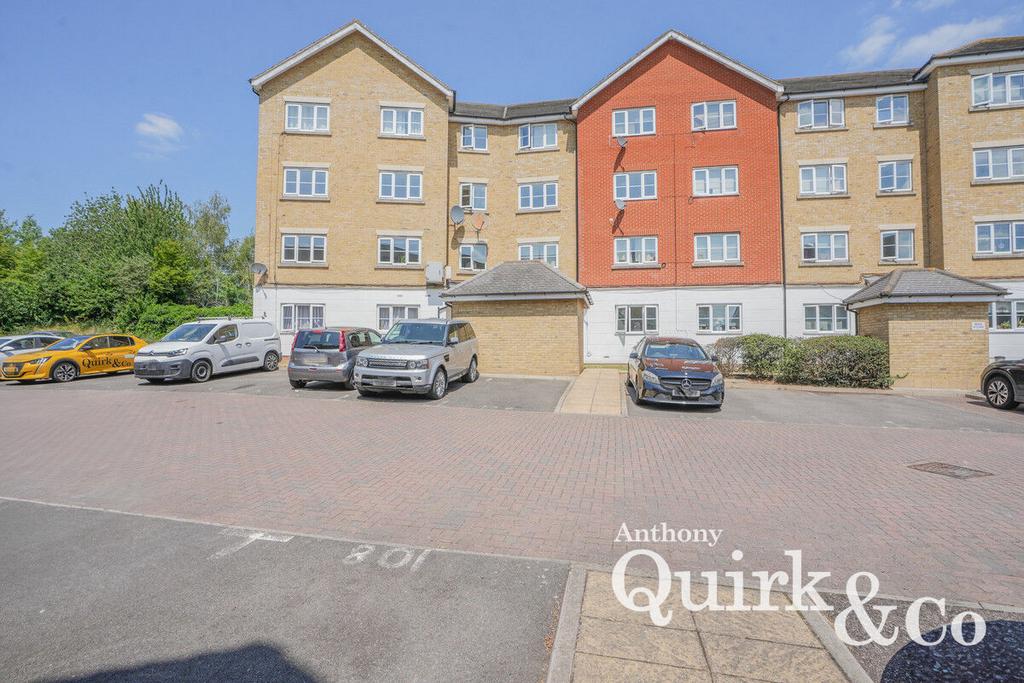 Kendal, Purfleet-on-thames, RM19 1 bed flat - £180,000