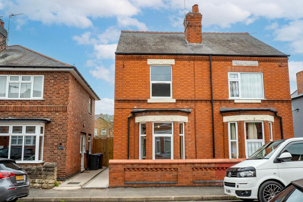 Dale Avenue, Long Eaton, NG10 3 bed semi-detached house - £240,000