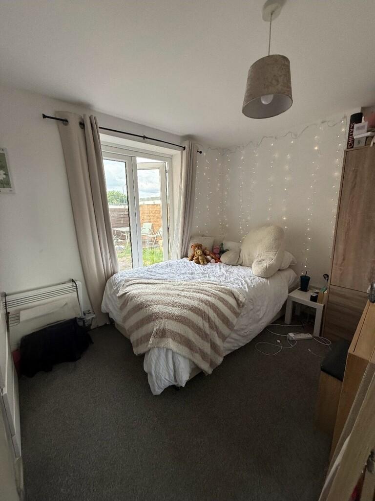 Tasman Close, Stanford-Le-Hope, Essex... 1 bed in a house share to rent ...