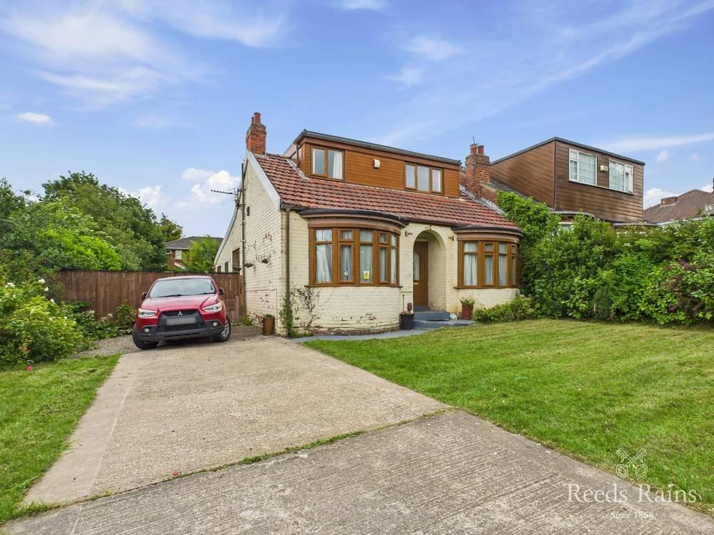 Ormesby Bank, Middlesbrough TS7 4 bed bungalow for sale - £240,000