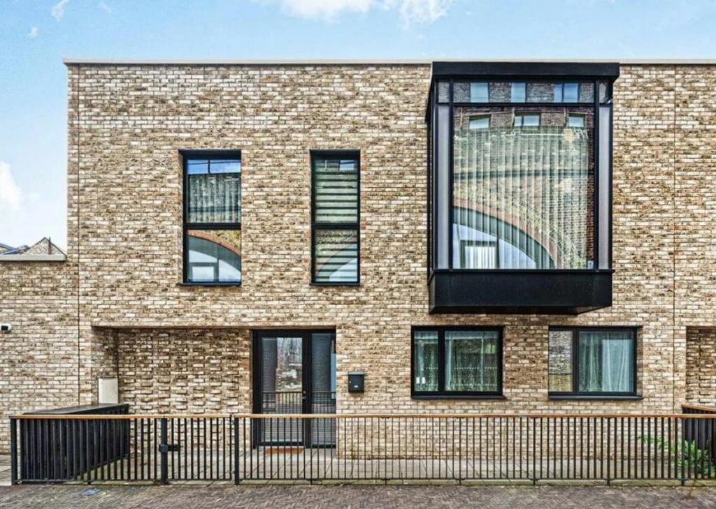 Patcham Terrace 1 2 bed flat to rent - £3,900 pcm (£900 pw)