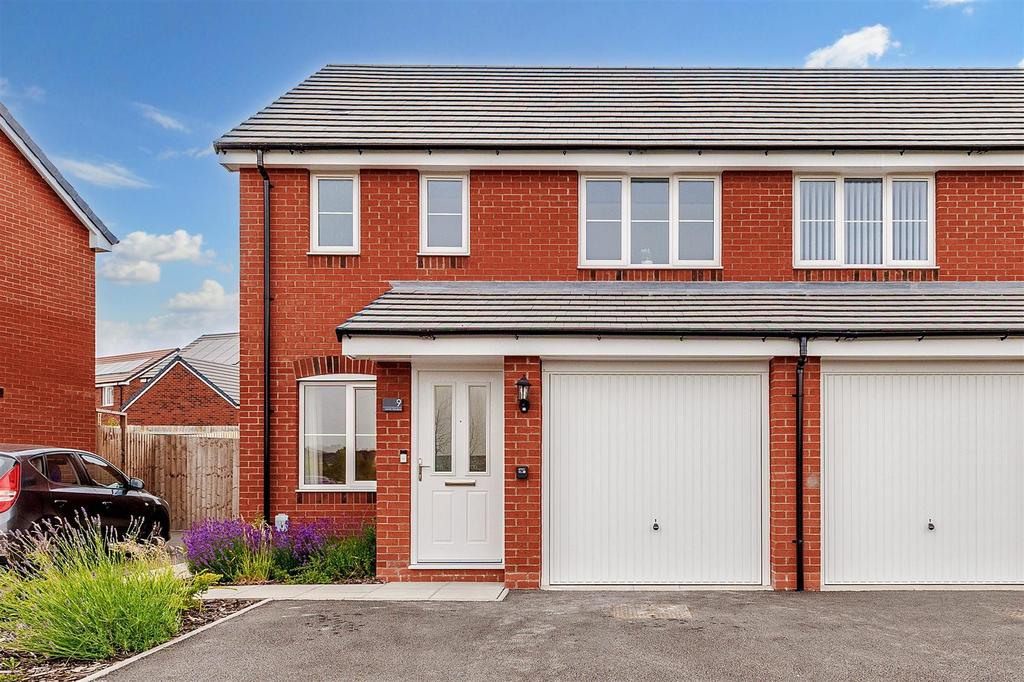 Laxton Gardens, Pershore WR10 3 bed semi-detached house for sale - £300,000
