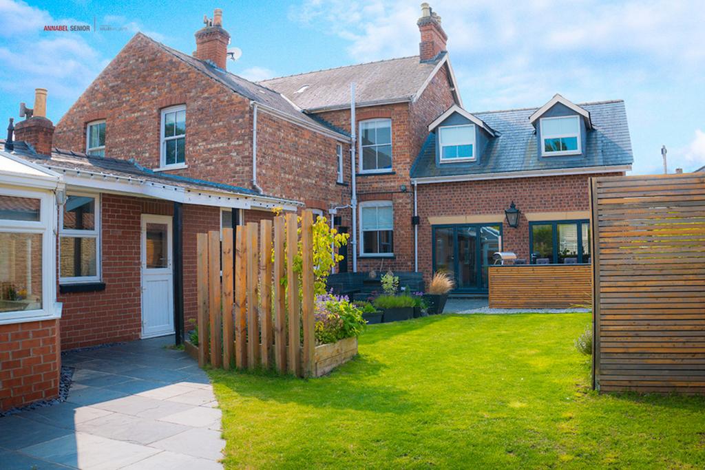 Westgate, Brough, HU15 5 bed semi-detached house - £475,000